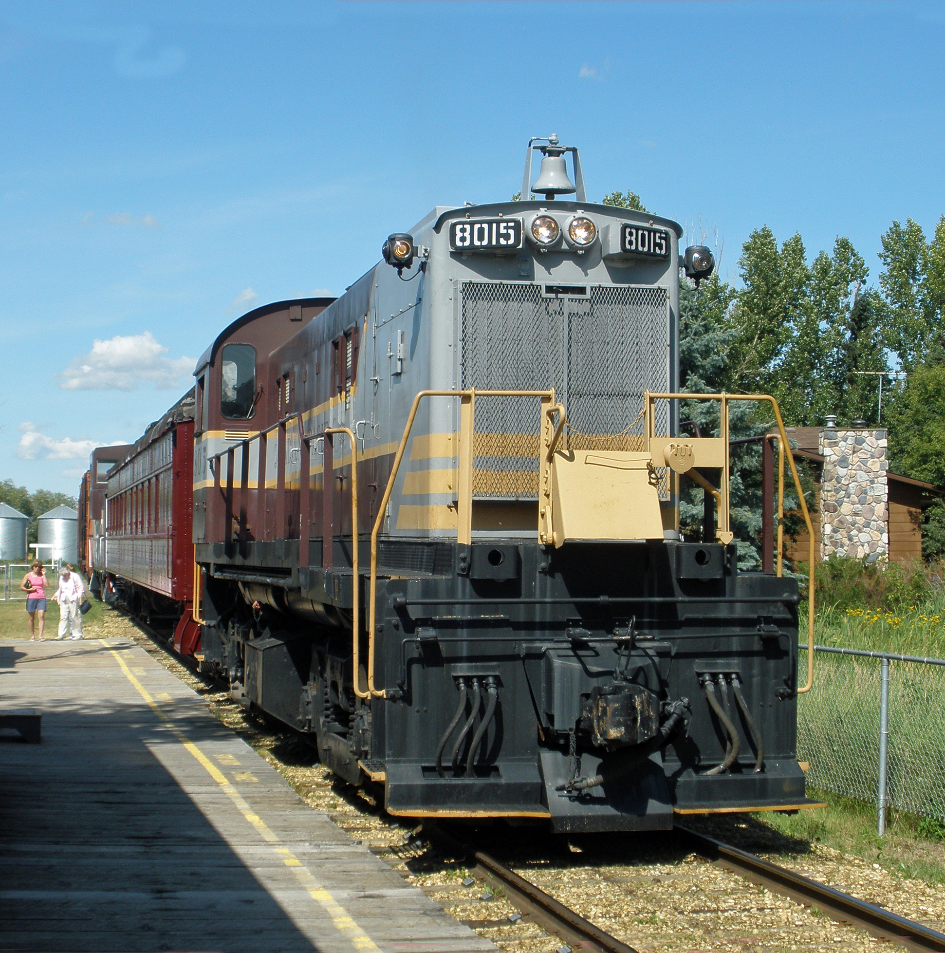 Railpictures.ca - colin arnot Photo: MLW RS-23 CP 8015 pulls into the station at the Central ...