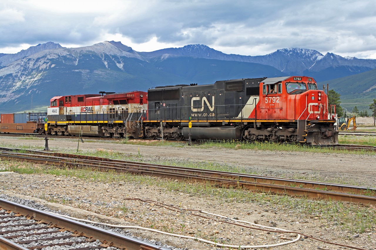 Railpictures.ca - Jason Arnot Photo: SD 75I CN 5792 and BCOL Dash 9-44CW sit in Jasper Yard ...