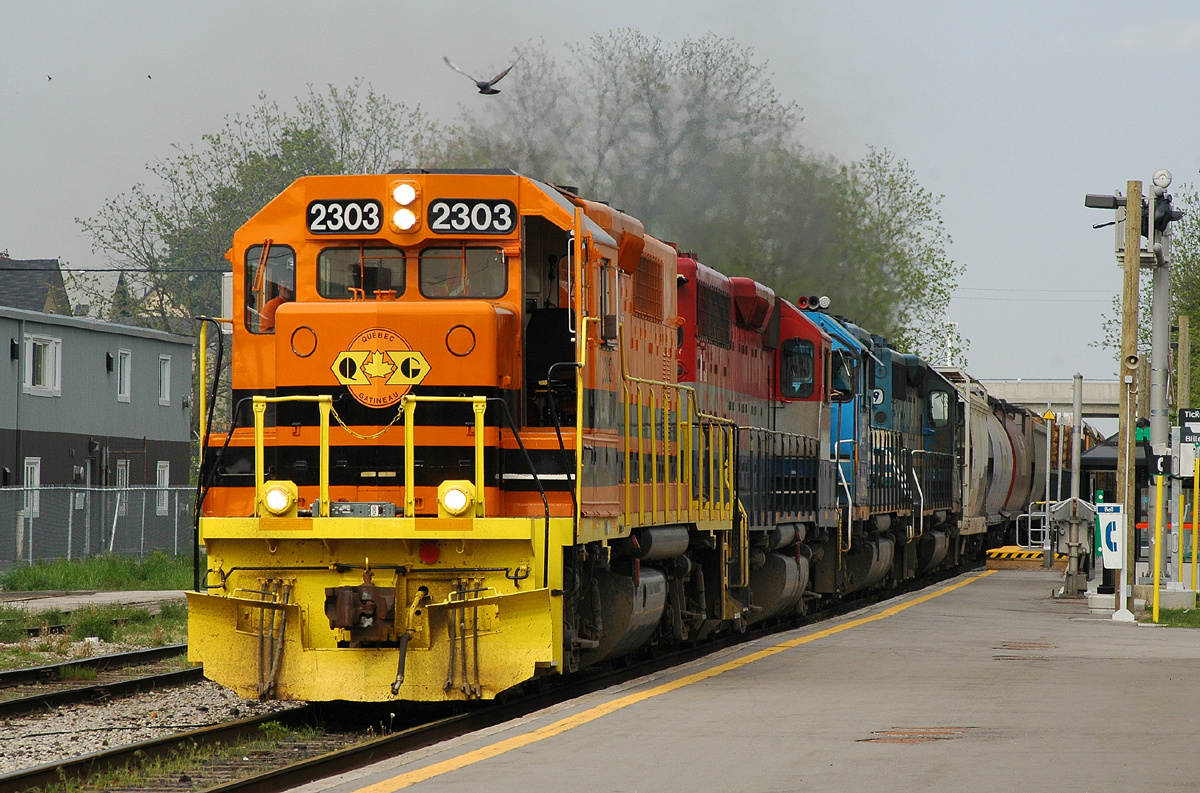 Railpictures.ca - James Gardiner Photo: 431 hussels through the Kitchener GO/VIA station with ...