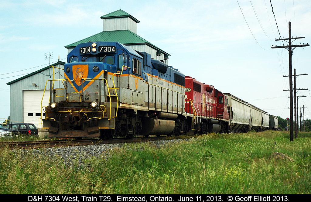 Railpictures.ca - Geoff Elliott Photo: D&H 7304 West hurries T29 back to Windsor after a fairly ...