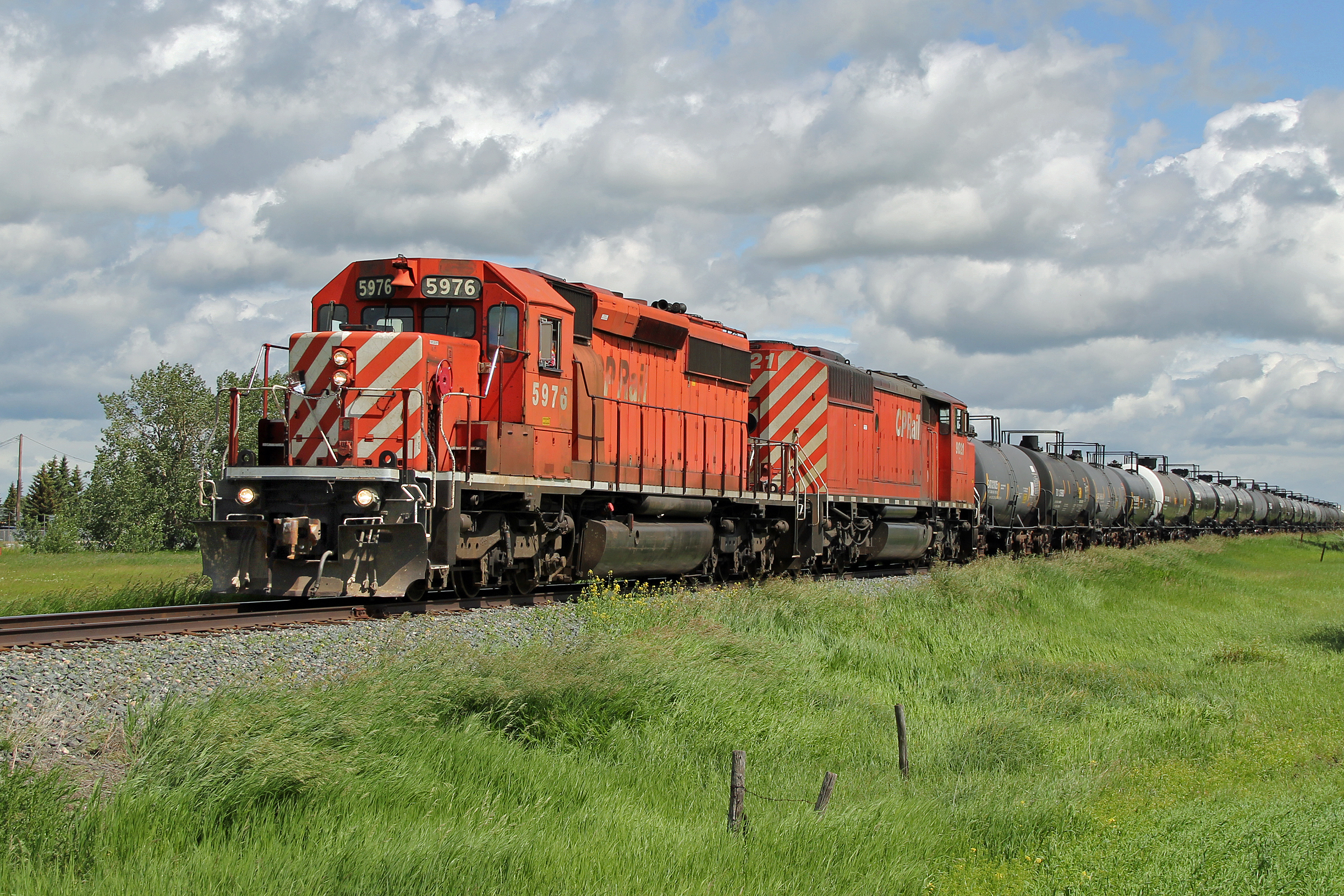 Railpictures.ca - colin arnot Photo: SD40-2 CP 5976 and 40-2F “Red Barn” 9021 are seen at ...