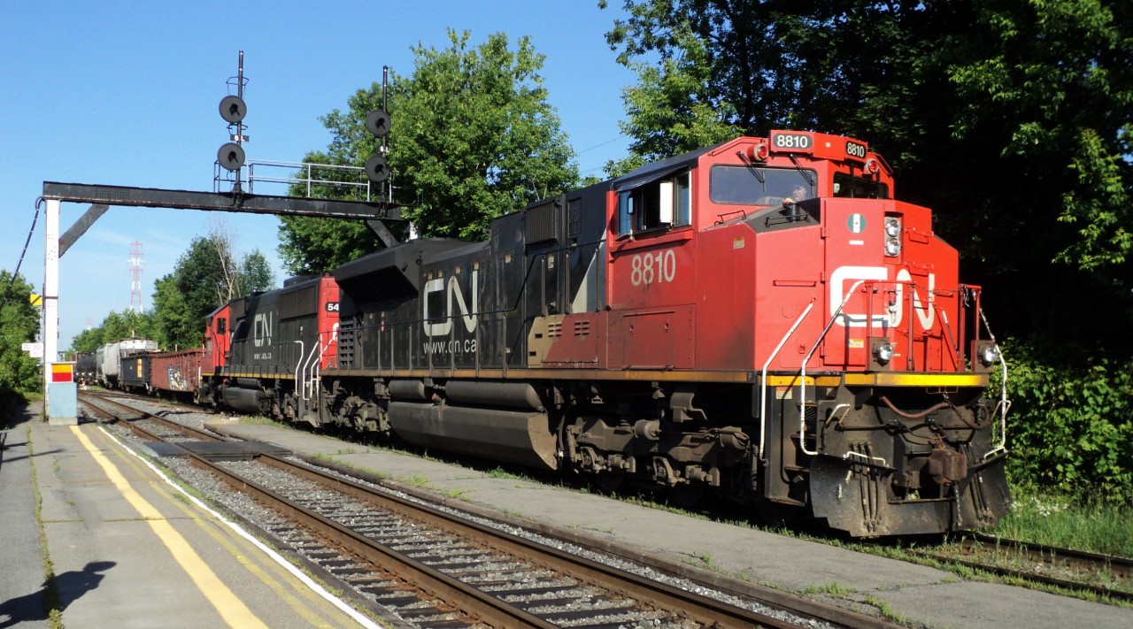 Railpictures.ca - jean-pierre brossard Photo: CN-8810 SD-70-M2 leading loco with behind CN-5426 ...