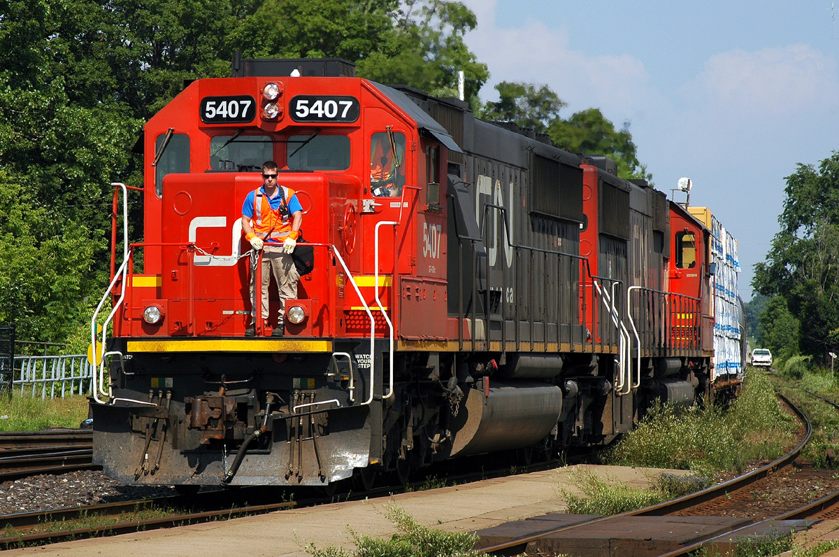 Railpictures.ca - James Gardiner Photo: 435 arrives at Brantford for it’s usual work behing a ...