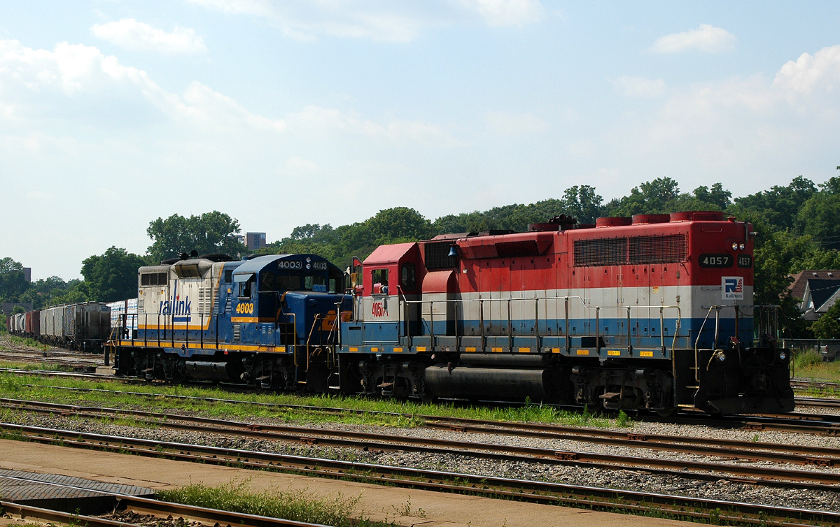 Railpictures.ca - James Gardiner Photo: X596 departs for Hamilton with RLK 4057 – RLK 4003 ...