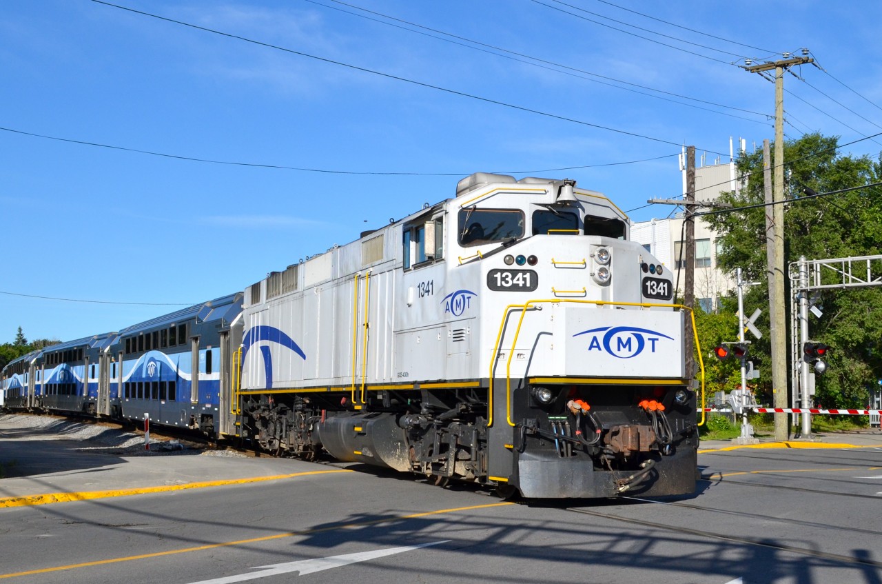 Railpictures.ca - Michael Berry Photo: AMT 1341 (originally GO Transit 544) leads AMT 86 ...