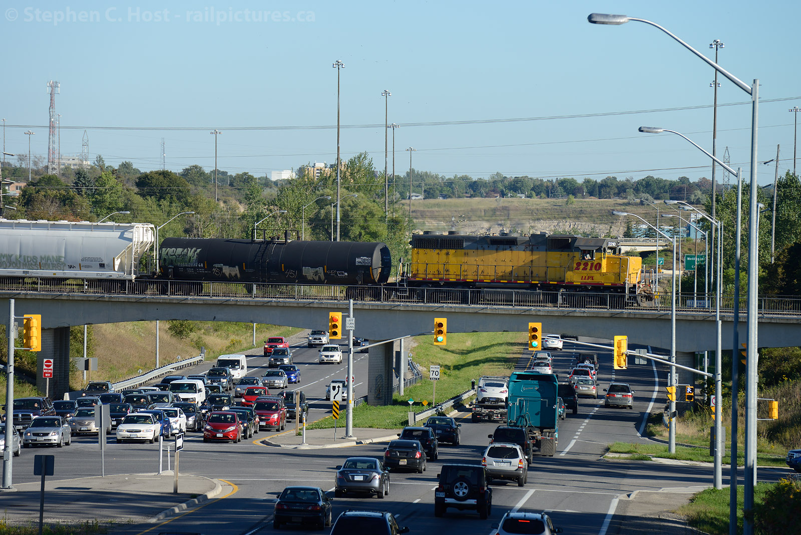 Railpictures.ca - Stephen C. Host Photo: A long day of switching completed, 580 is zipping over ...
