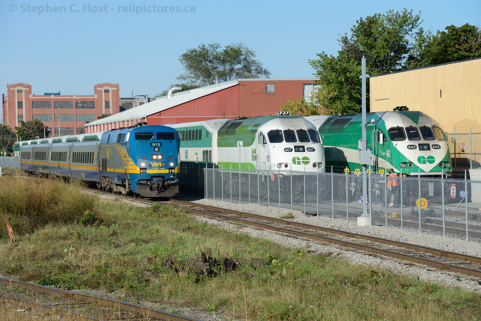 Railpictures.ca - Stephen C. Host Photo: VIA 84 is passing the GO Transit Kitchener layover ...