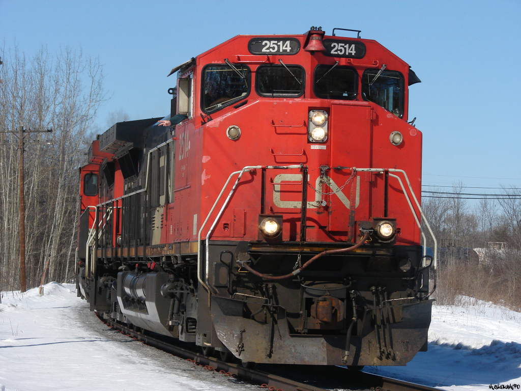 Railpictures.ca - MuskokaMoFo Photo: CN 112 – CN 2514 South rounds the bend at the South leg of ...