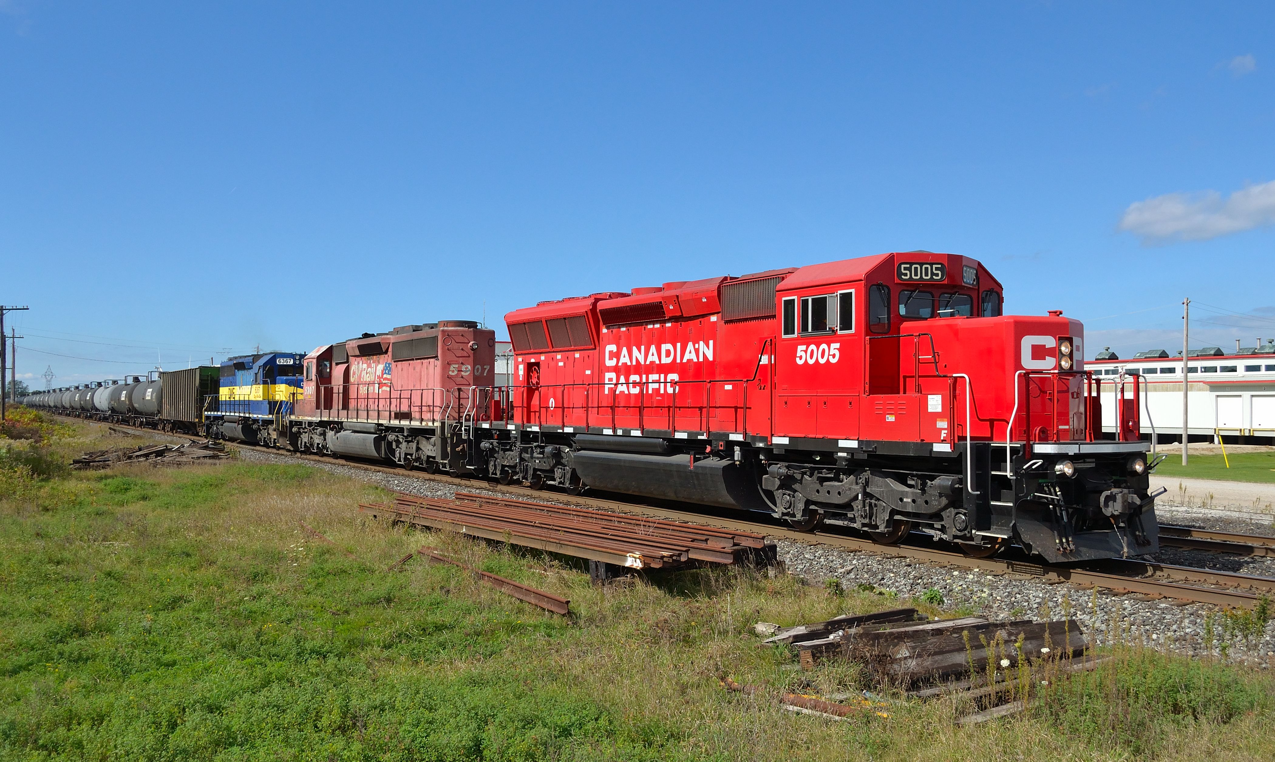 Railpictures.ca - Jay Butler Photo: CP 642 led by new SD30C-ECO 5005, passes eastbound thru ...