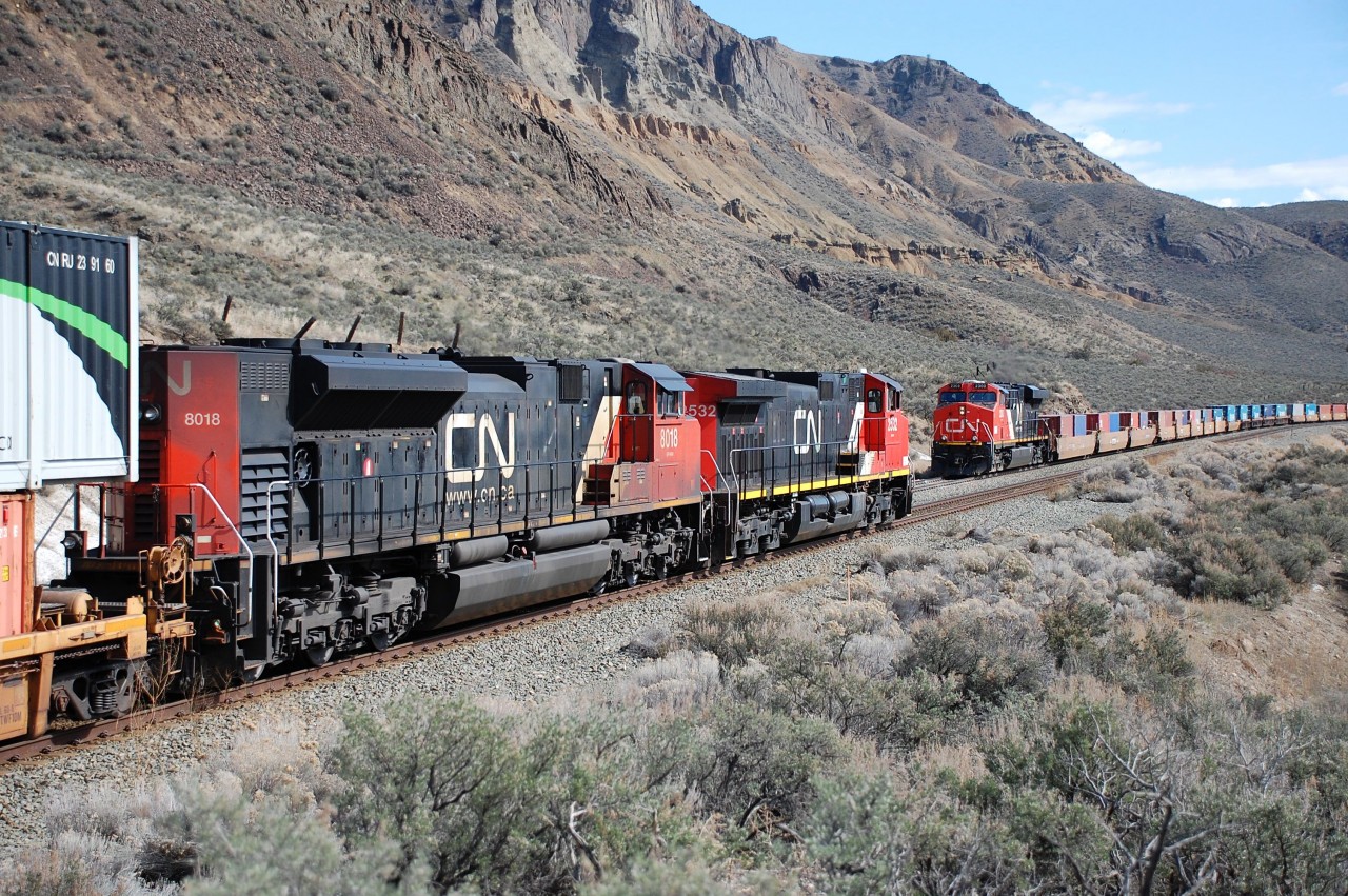 Railpictures.ca - richard hart Photo: CN nos.2532 & 8018 about to pass CN 2300 just west of ...