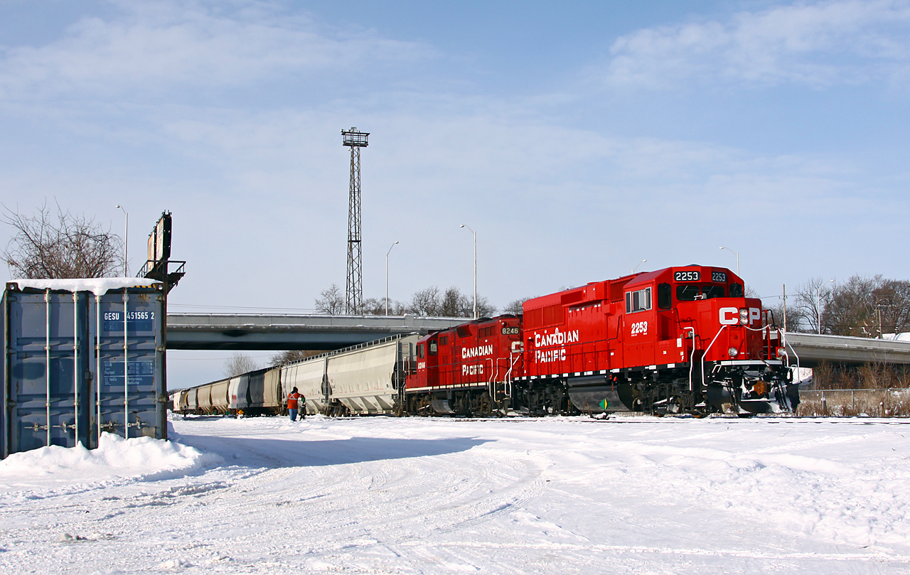 Railpictures.ca - Peter MacCauley Photo: That new-engine smell… Brand new CP GP20C-ECO #2253 has ...