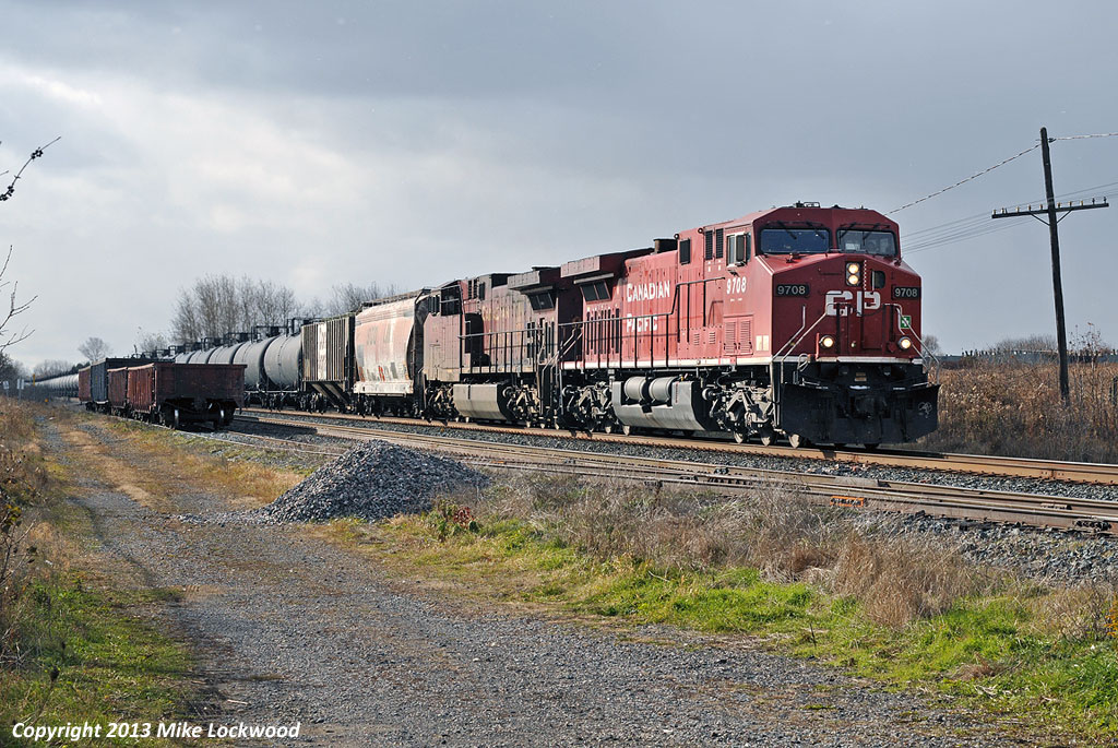 Railpictures.ca - Mike Lockwood Photo: CP 9708 and 9661 make time with 608′s train along the ...