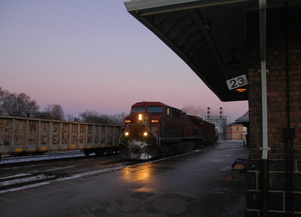 Railpictures.ca - James Gardiner Photo: CP 9500 – on CN tracks, leading a 101 car U711 through ...