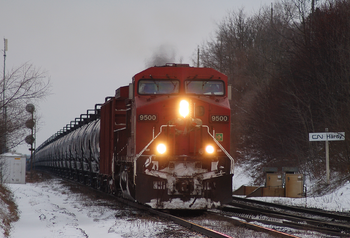 Railpictures.ca - James Gardiner Photo: CN U711 climbing the grade out of Brantford with CP 9500 ...
