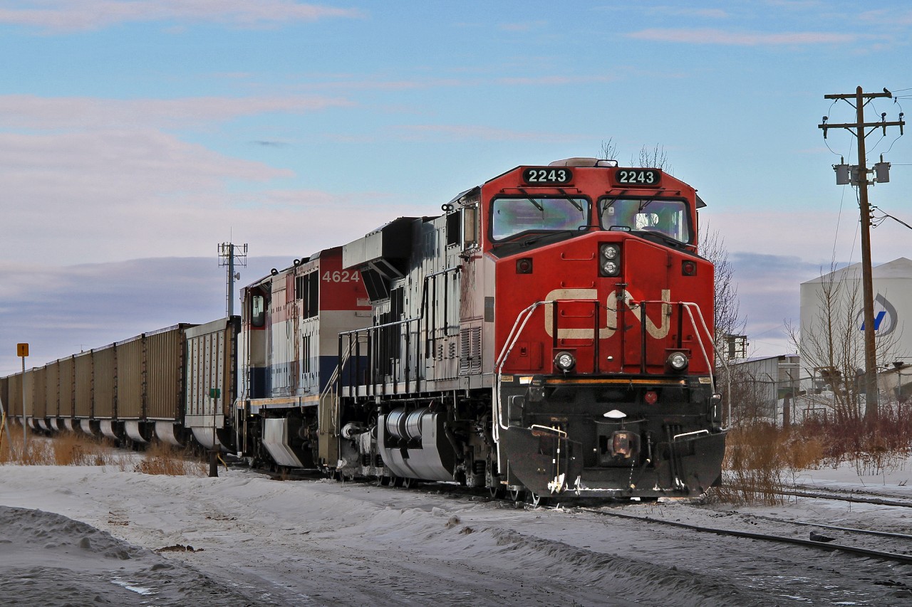 Railpictures.ca - colin arnot Photo: ES44DC CN 2243 and BCOL 4624 DASH8-40, upgraded to 4400HP ...