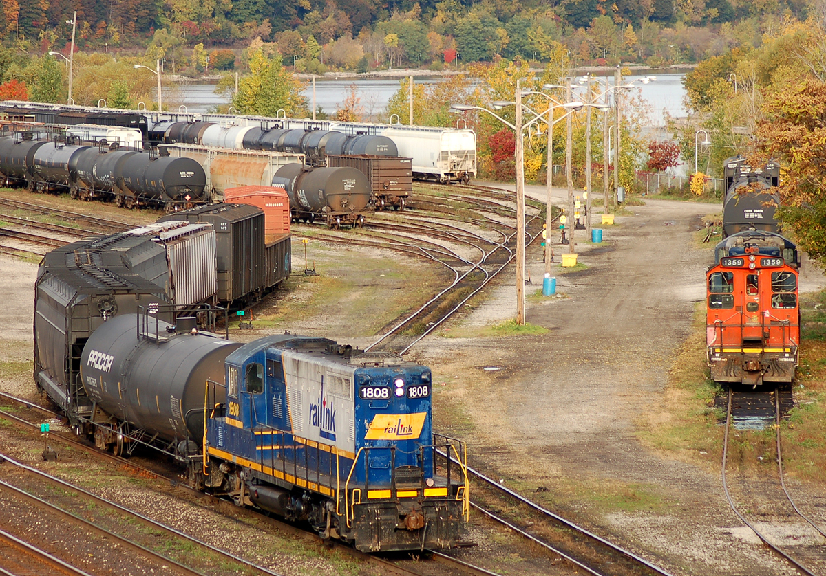 Railpictures.ca - James Gardiner Photo: RLK GP18 1808 kicking a few cars around Stuart Street ...