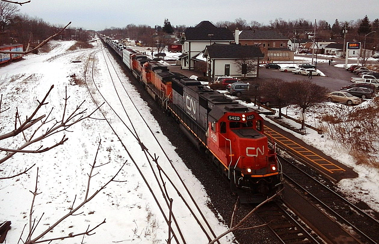 Railpictures.ca - Damion Durand Photo: CN 5420 leads BNSF 5021 and BNSF 1123 through Woodstock ...