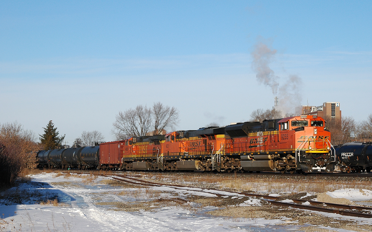 Railpictures.ca - James Gardiner Photo: CN U71091-21 makes it’s way through Brantford with BNSF ...