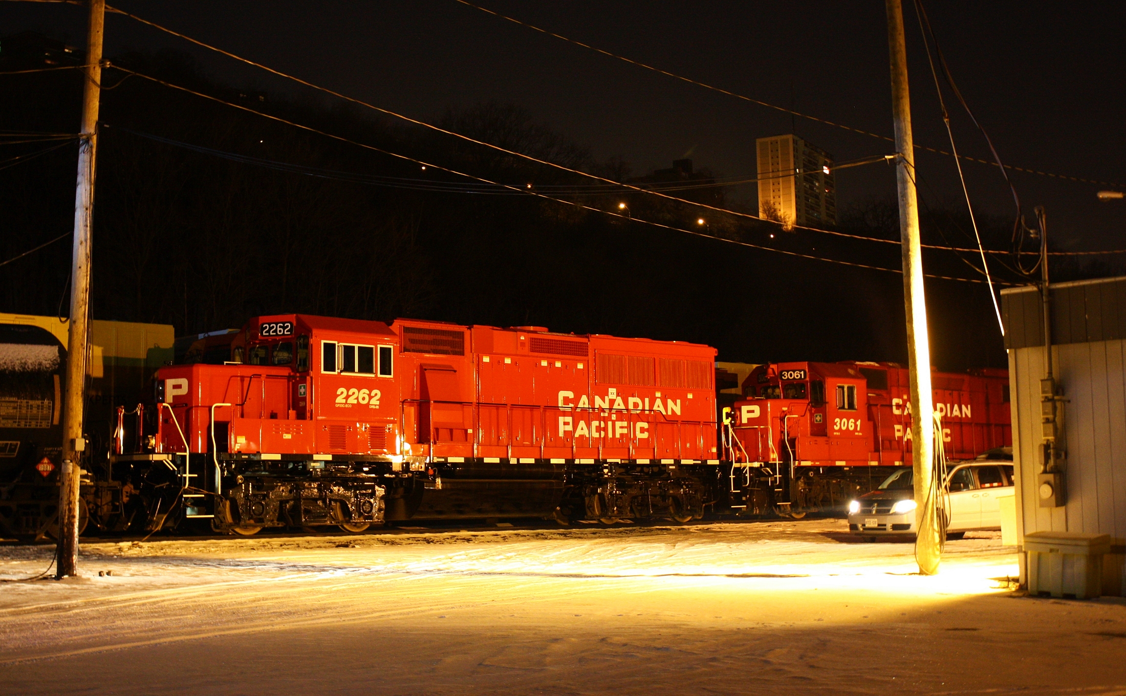 Railpictures.ca - Mark MacCauley Photo: No more GP’s in Hamilton. On a late night pass by ...