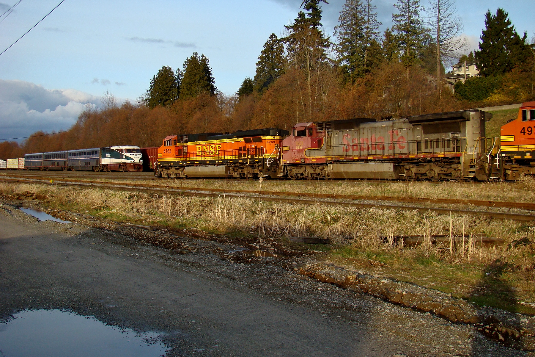 Railpictures.ca - steve arnot Photo: BNSF Dash 9-44CW 4763 leads MPASVBT through the west siding ...