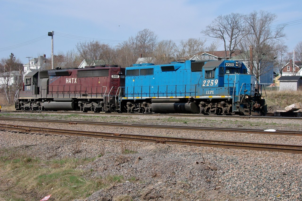 Railpictures.ca - steve arnot Photo: LLPX GP 38-2 2259 and HATX SD45-2 910 head north through ...