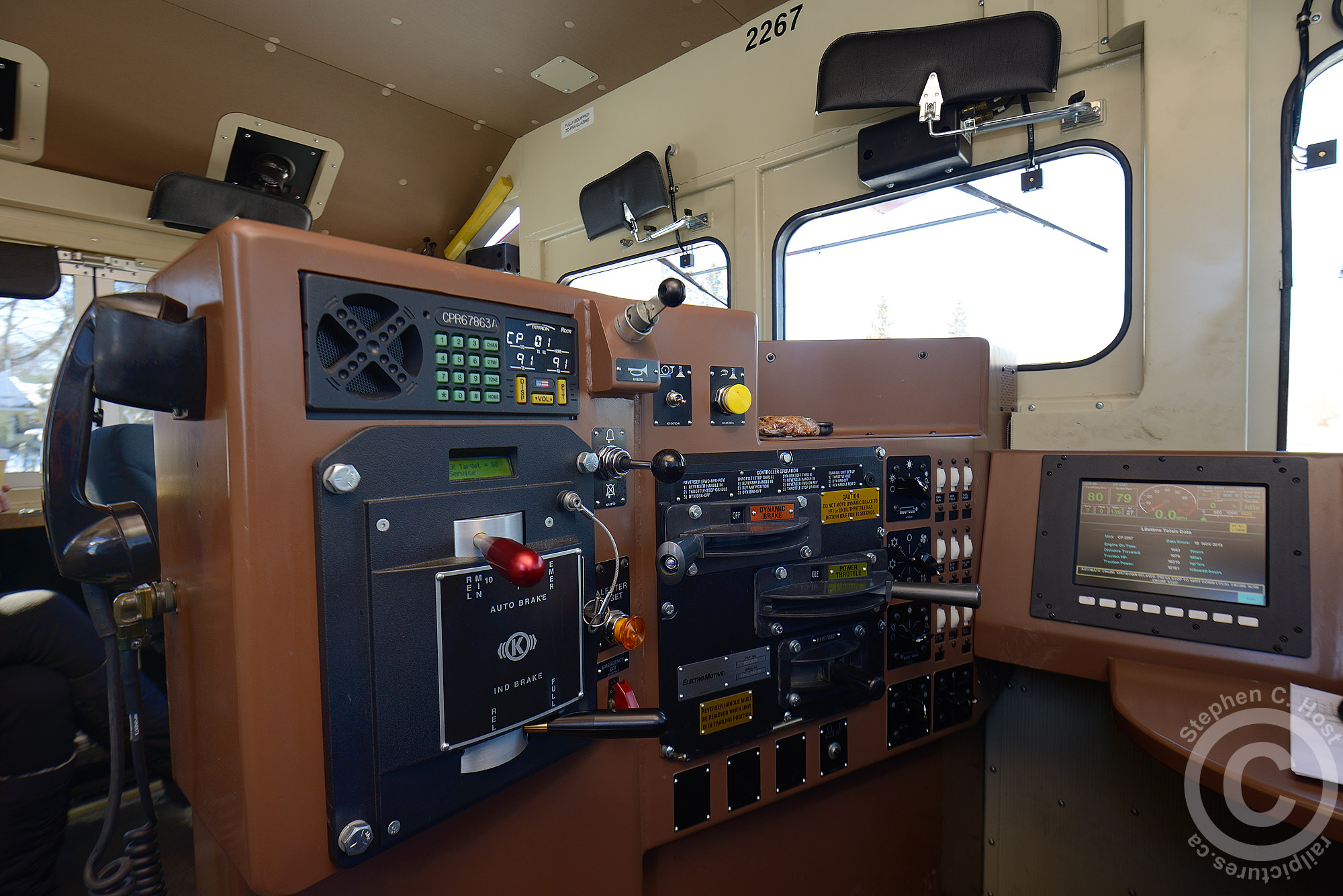 Railpictures.ca - Stephen C. Host Photo: The main desk of CP 2267, a Muncie built Electromotive ...