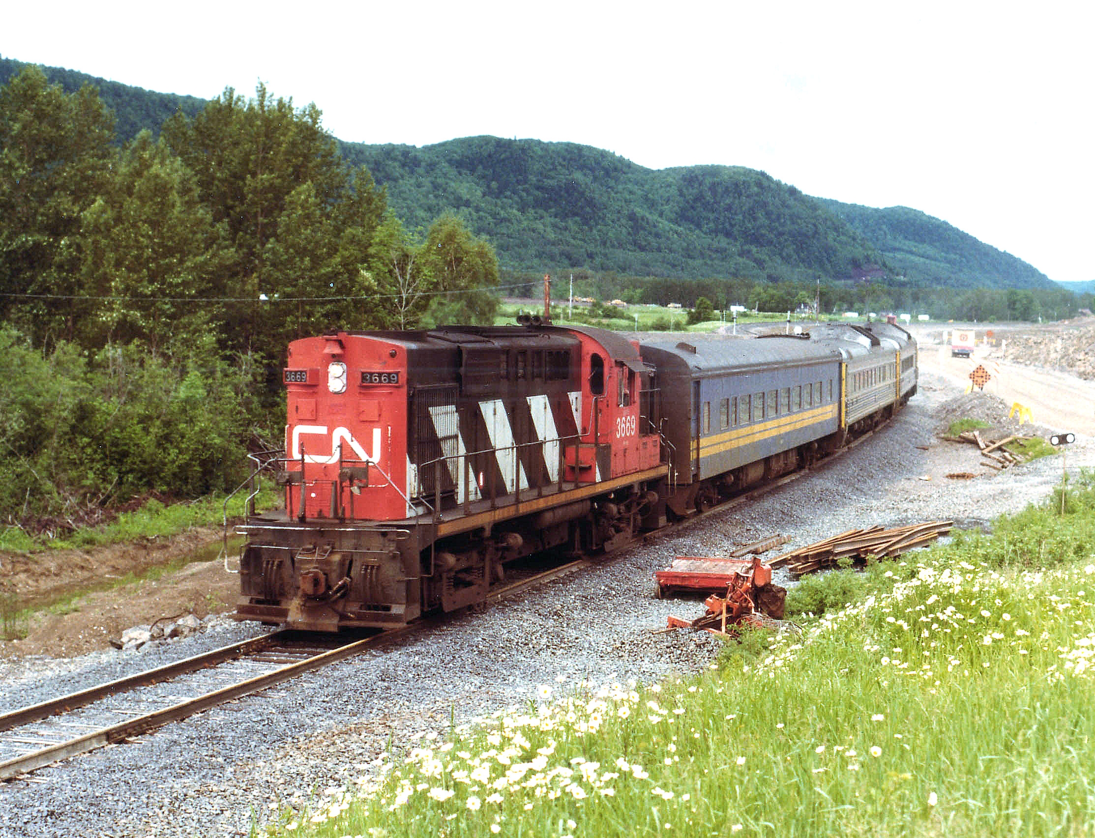 Railpictures.ca - A.W. Mooney Photo: Campbellton, N.B. based CN RS-18 #3669 assists disabled ...