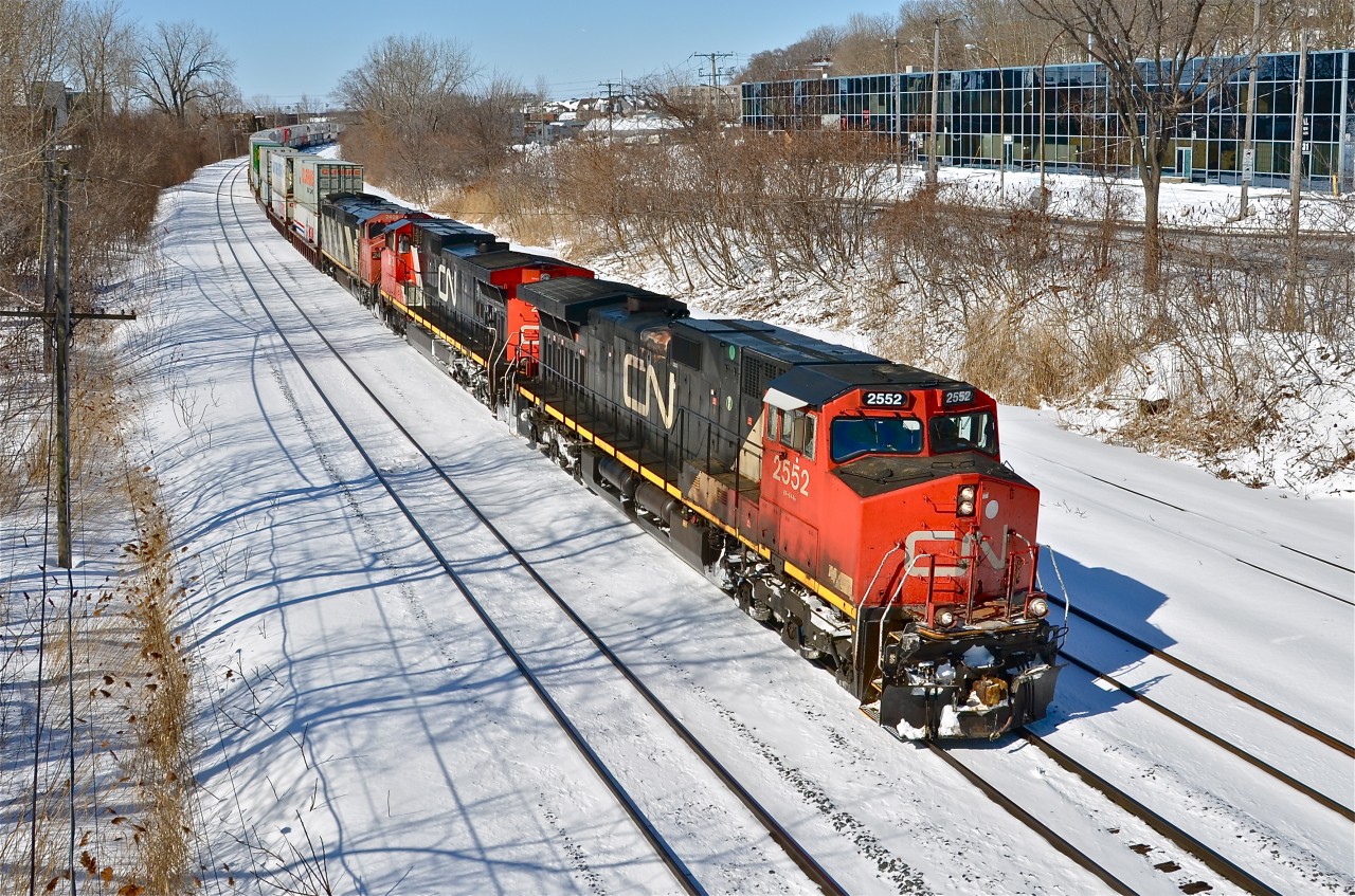 Railpictures.ca - Michael Berry Photo: CN 2552, CN 2613 & CN 2409 head east with CN 120 on a ...