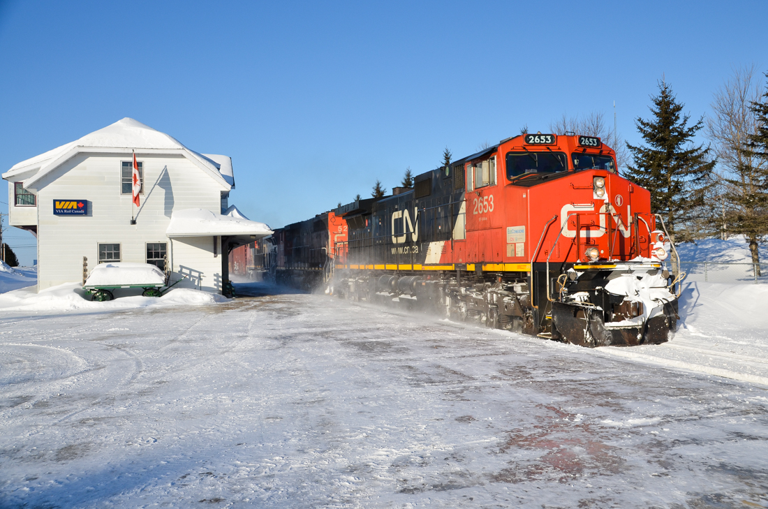Railpictures.ca - Michael Berry Photo: CN 2653, CN 5263 and CN 2322 are eastbound past the ...