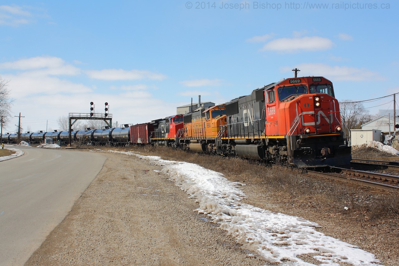 Railpictures.ca - Joseph Bishop Photo: CN U710 cruises through Paris Junction with CN 5669, BNSF ...