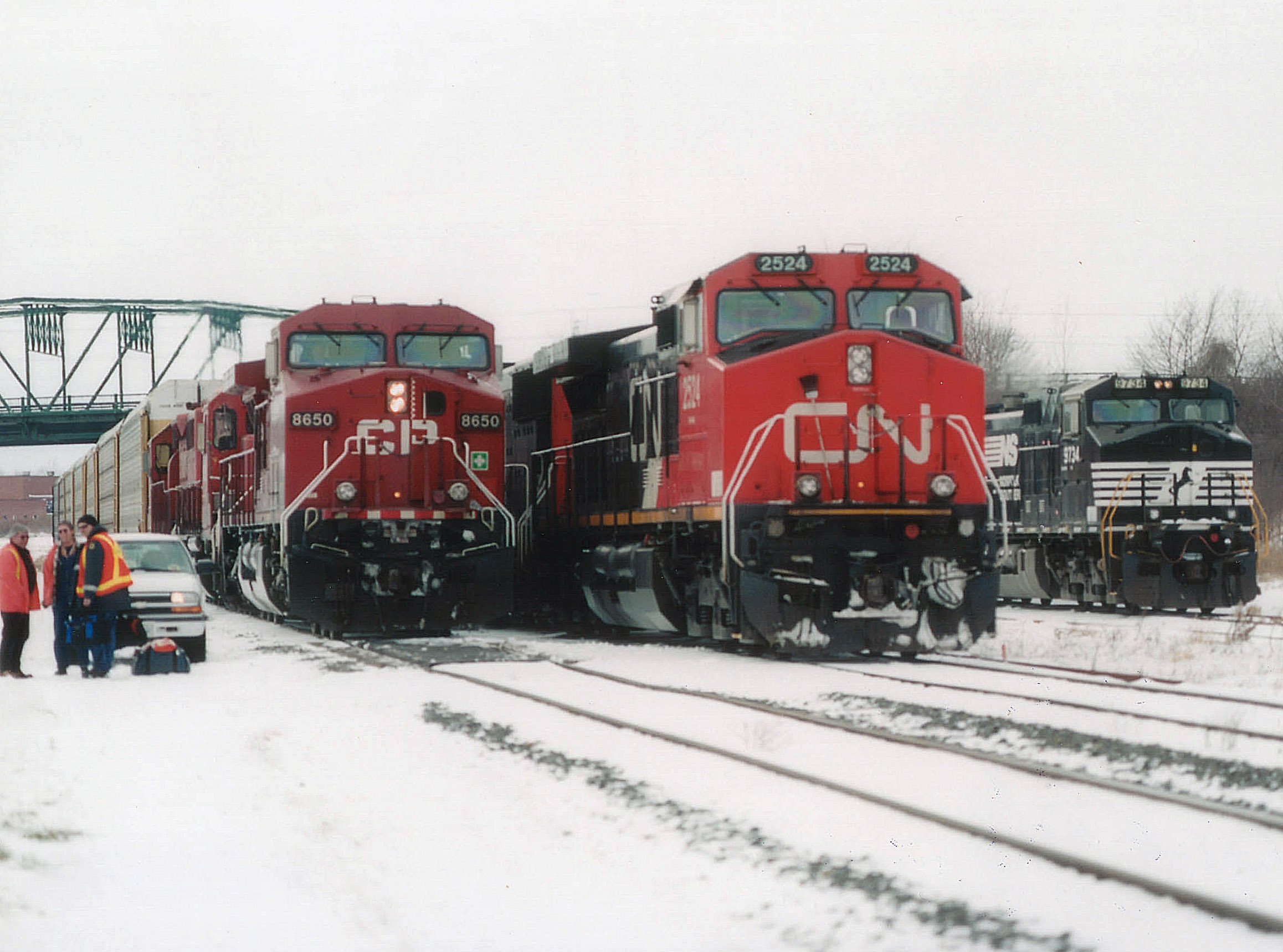 Railpictures.ca - A.W. Mooney Photo: Full House! All the major players come together at one time ...