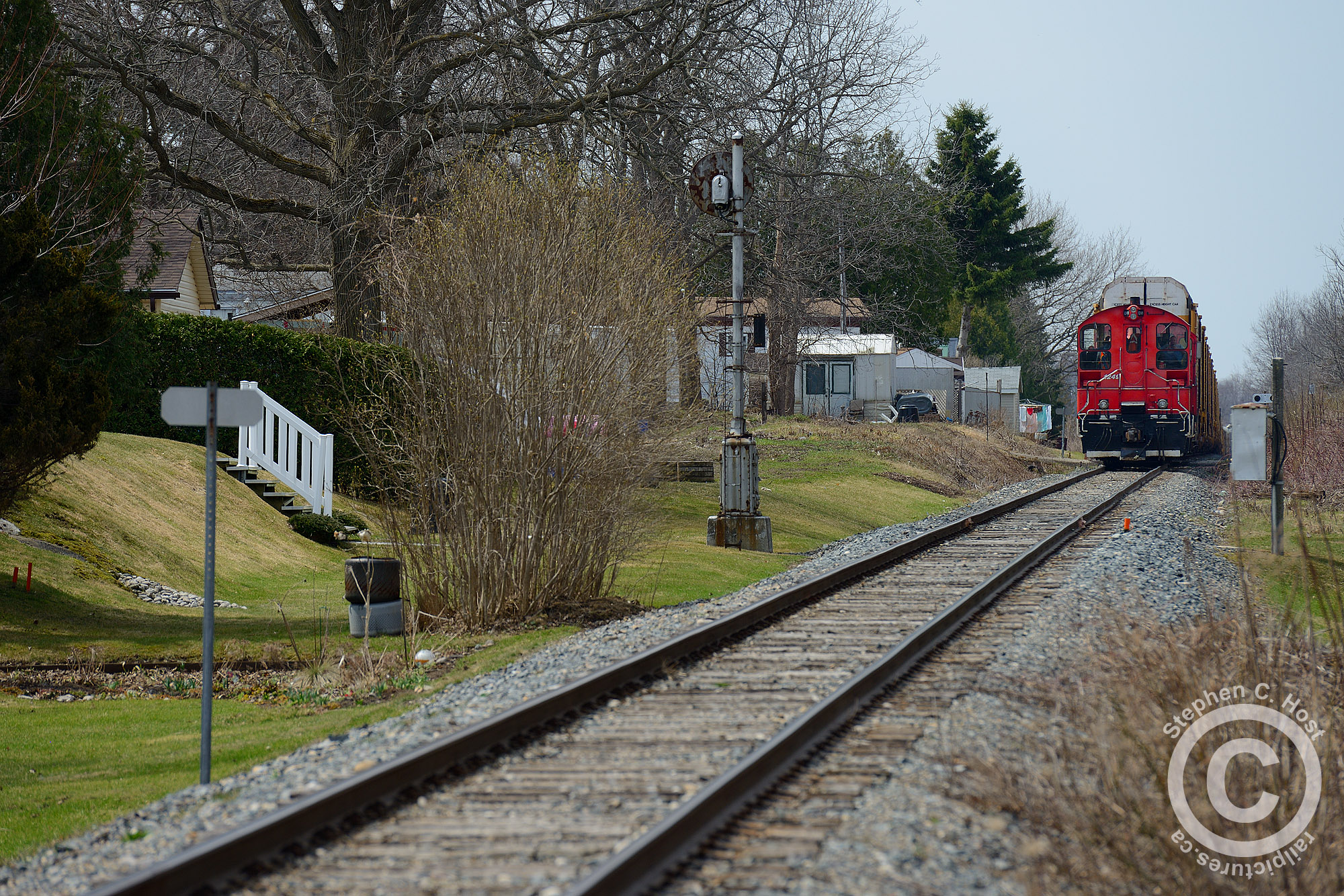 Railpictures.ca - Stephen C. Host Photo: OSR waits at the 1 mile approach signal to Carew ...