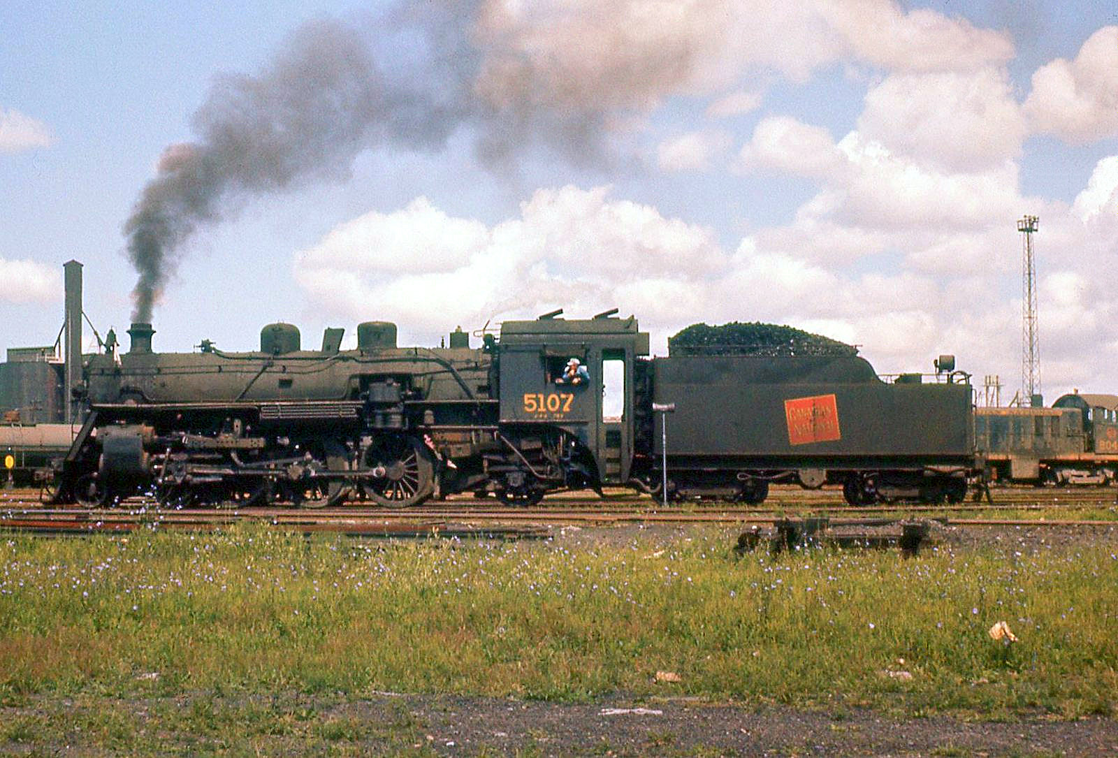 Railpictures.ca - Bill Thomson Photo: Canadian National 4-6-2 Pacific 5107 steams around CN’s ...