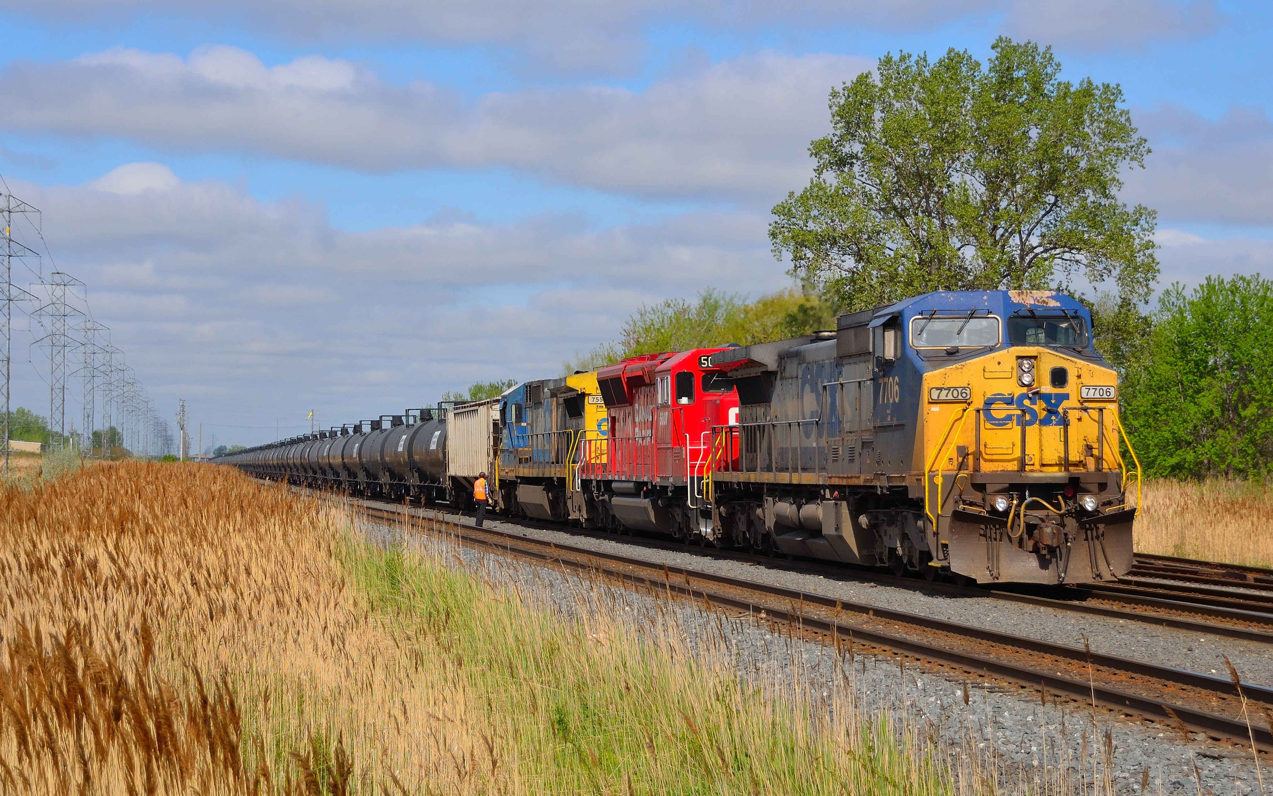 Railpictures.ca - Jay Butler Photo: CP 642 pulls up to Walkerville East with CSXT 7706 on the ...