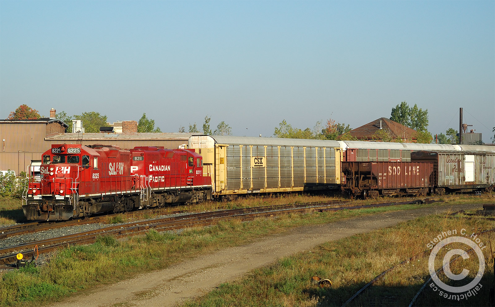 Railpictures.ca - Stephen C. Host Photo: A nice pair of clean 8200′s power the London Division’s ...