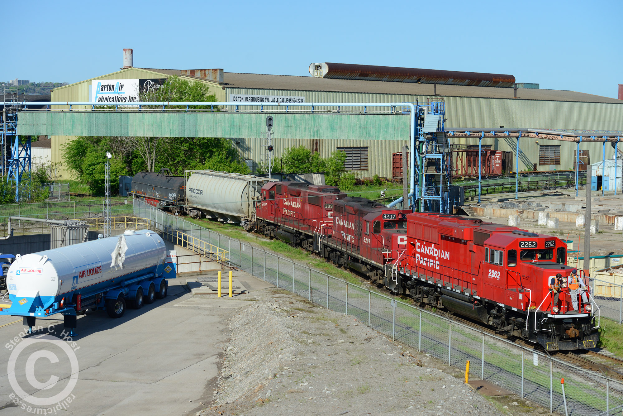 Railpictures.ca - Stephen C. Host Photo: TH11 is nearly across the diamond (automatic ...