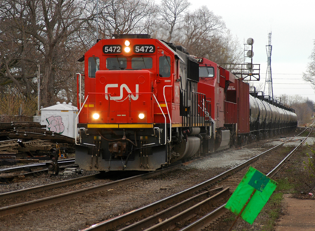 Railpictures.ca - James Gardiner Photo: A pair of canadian rivals (CN 5472 – CP 9377) leading ...