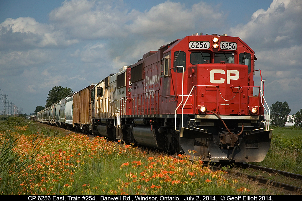 Railpictures.ca - Geoff Elliott Photo: Right place, right time…. Running late for work this ...