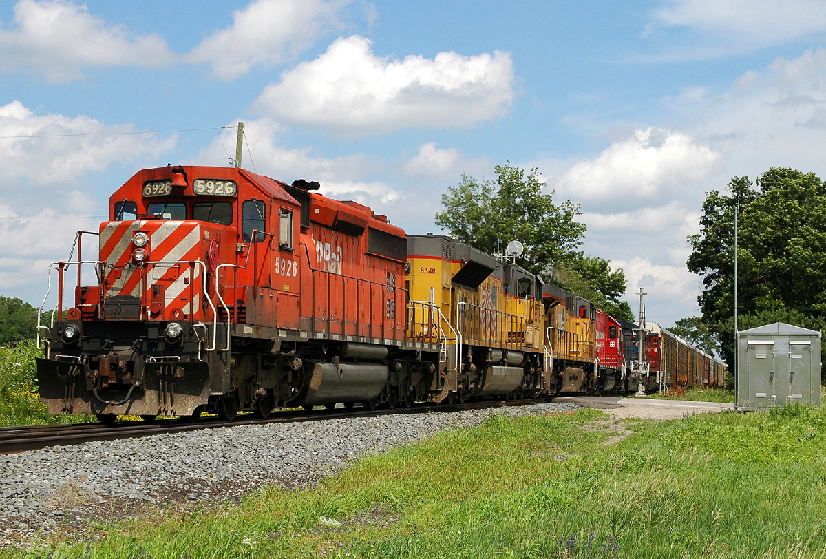 Railpictures.ca - James Gardiner Photo: 147 arriving at Wolverton behind a colorful consist of ...