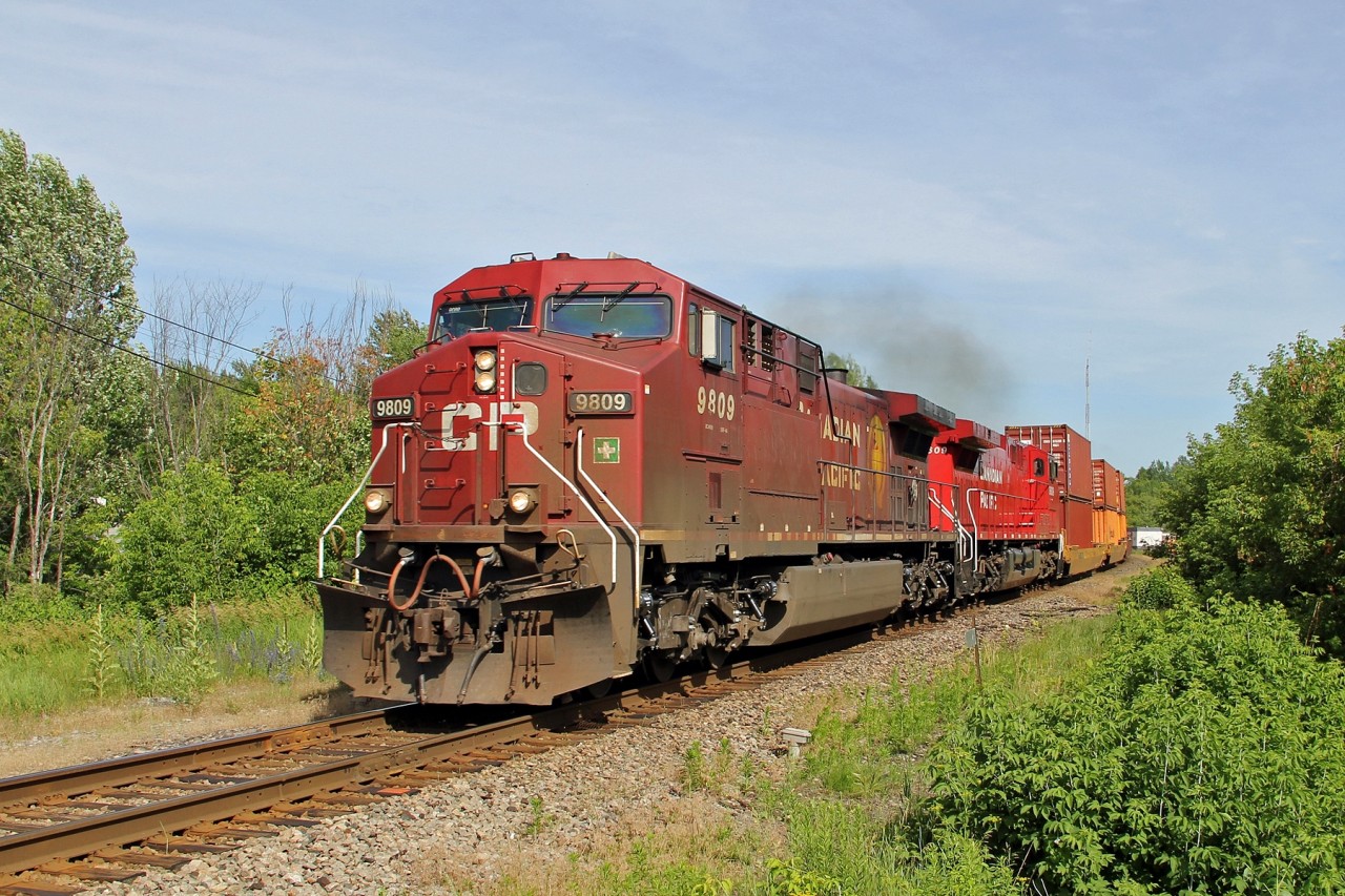 Railpictures.ca - steve arnot Photo: CP 9809 and CP 9609 lead CP 143 through Perth ...