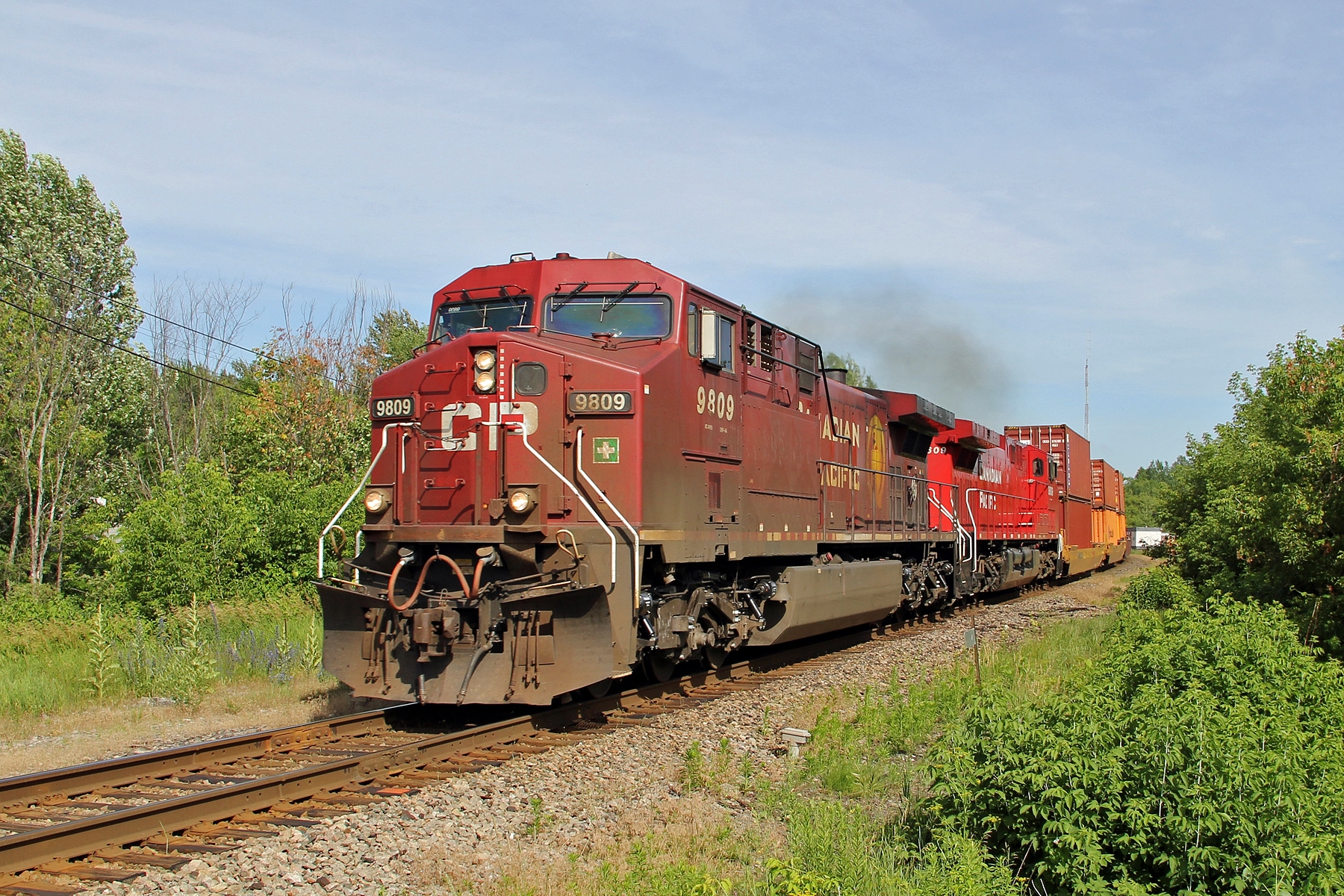 Railpictures.ca - steve arnot Photo: CP 9809 and CP 9609 lead CP 143 through Perth ...