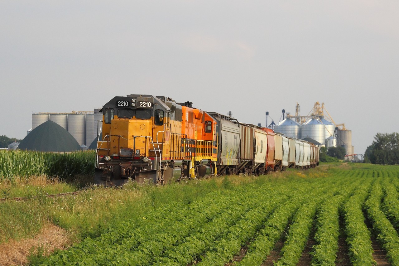 Railpictures.ca - Chad Smith Photo: It’s the end of the day, LLPX 2210 and GEXR 2303 are parked ...