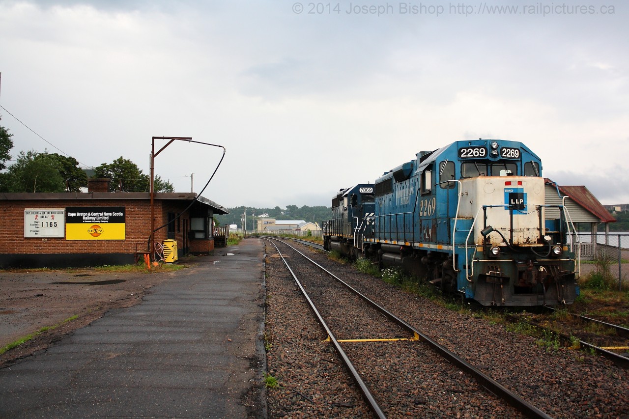 Railpictures.ca - Joseph Bishop Photo: LLPX 2269 and HLCX 7869 sit parked in Port Hawkesbury ...