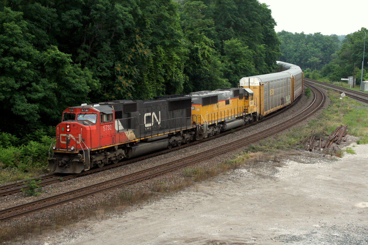 Railpictures.ca - Rob Eull Photo: CN 393 takes a run at the Copetown Hill with CN 5732 and NREX ...