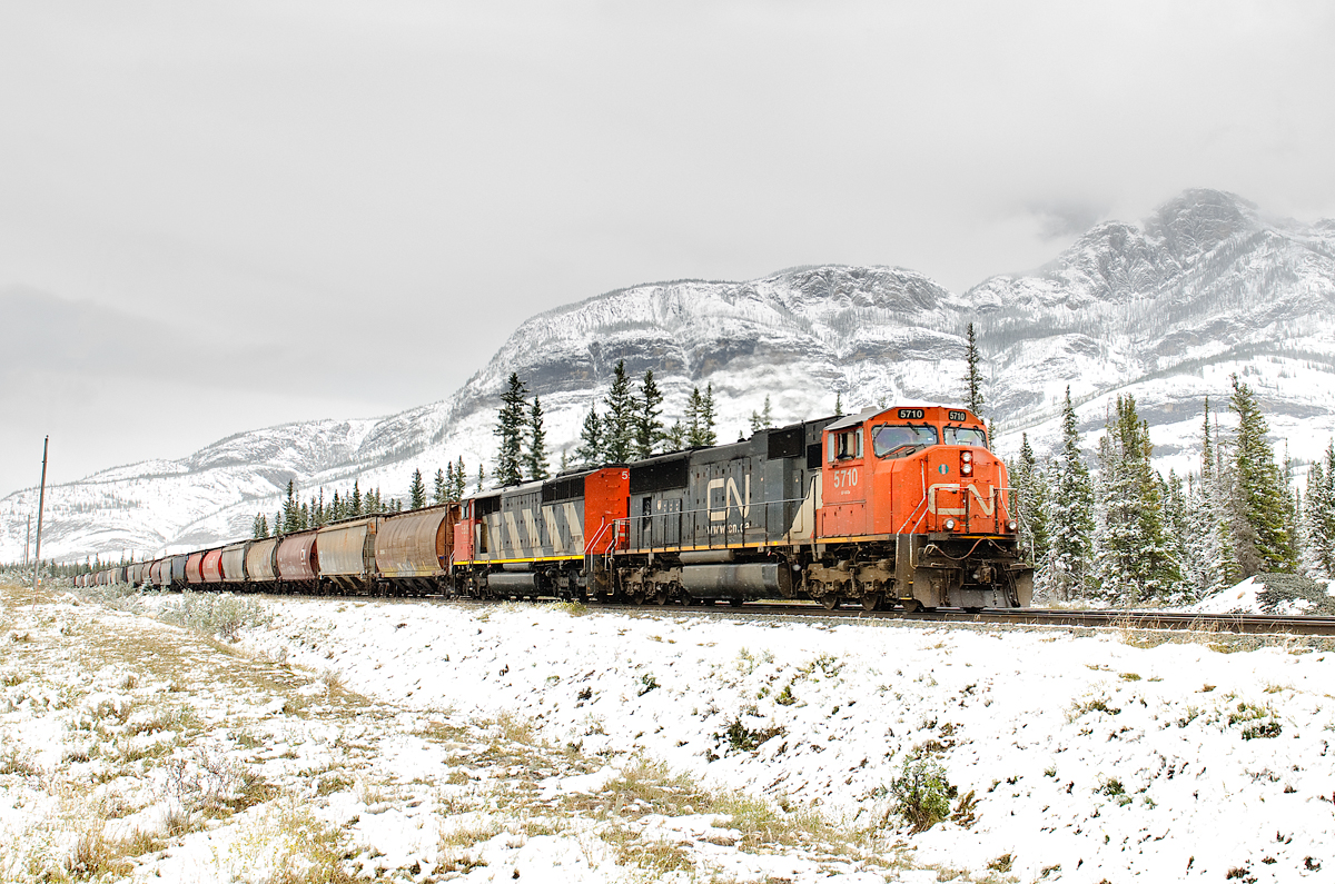 Railpictures.ca - Tim Stevens Photo: CN SD75I 5710 and CN SD60F 5528 lift train G847 through ...
