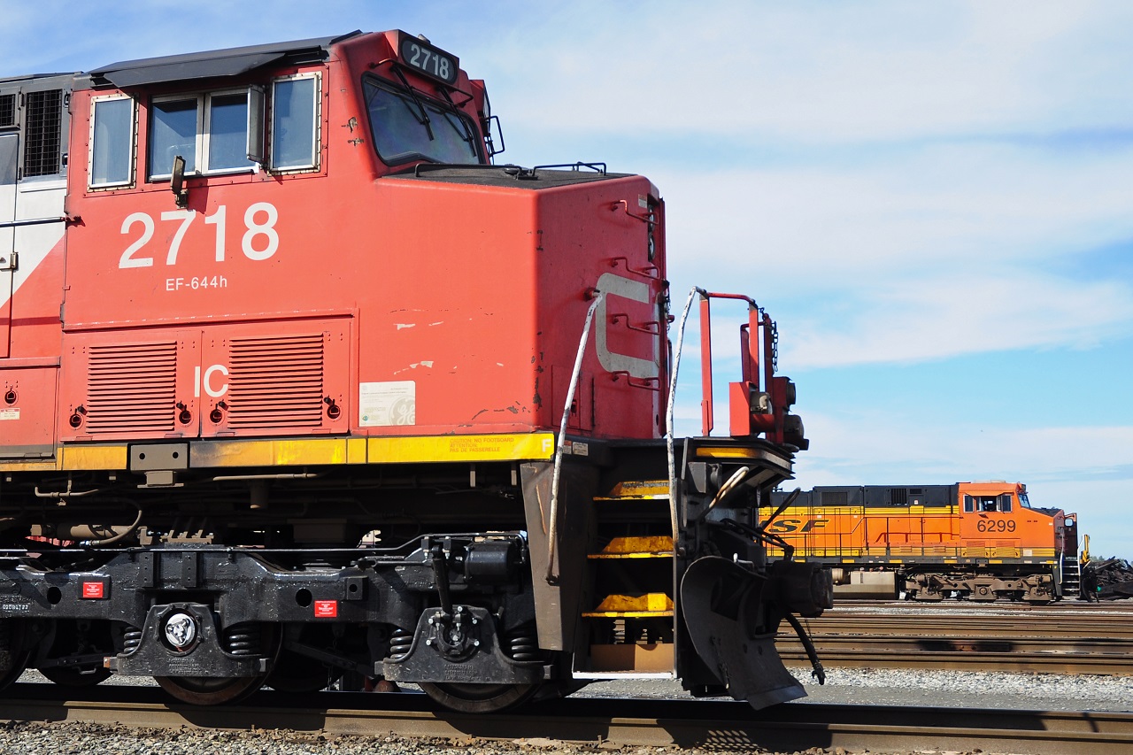 Railpictures.ca - Christian Ordanza Photo: CN GE C44-9W 2718 resting at Roberts Bank, and BNSF ...