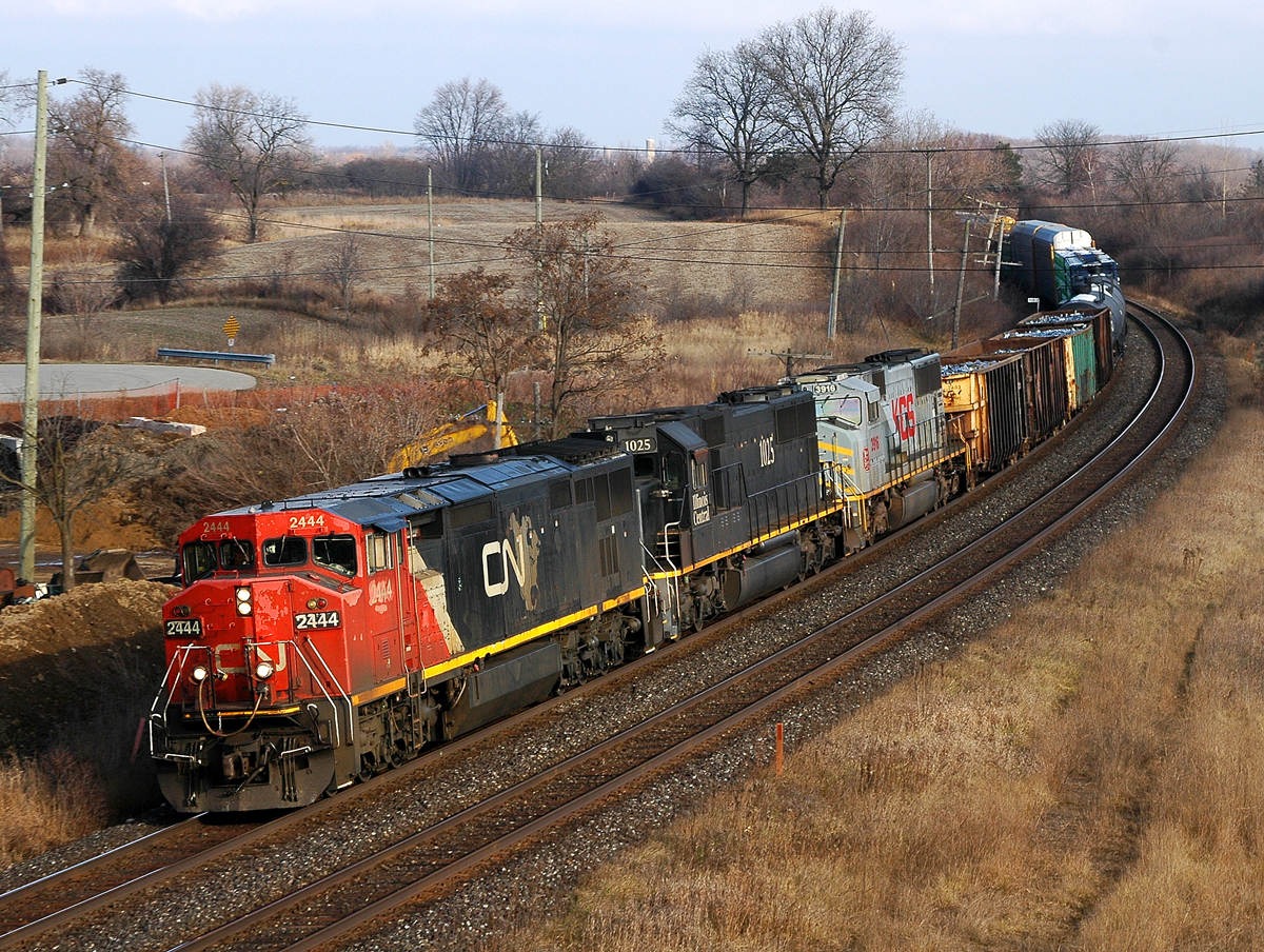 Railpictures.ca - James Gardiner Photo: CN 2444 – IC 1025 – KCS 3916 lean into the curve at ...