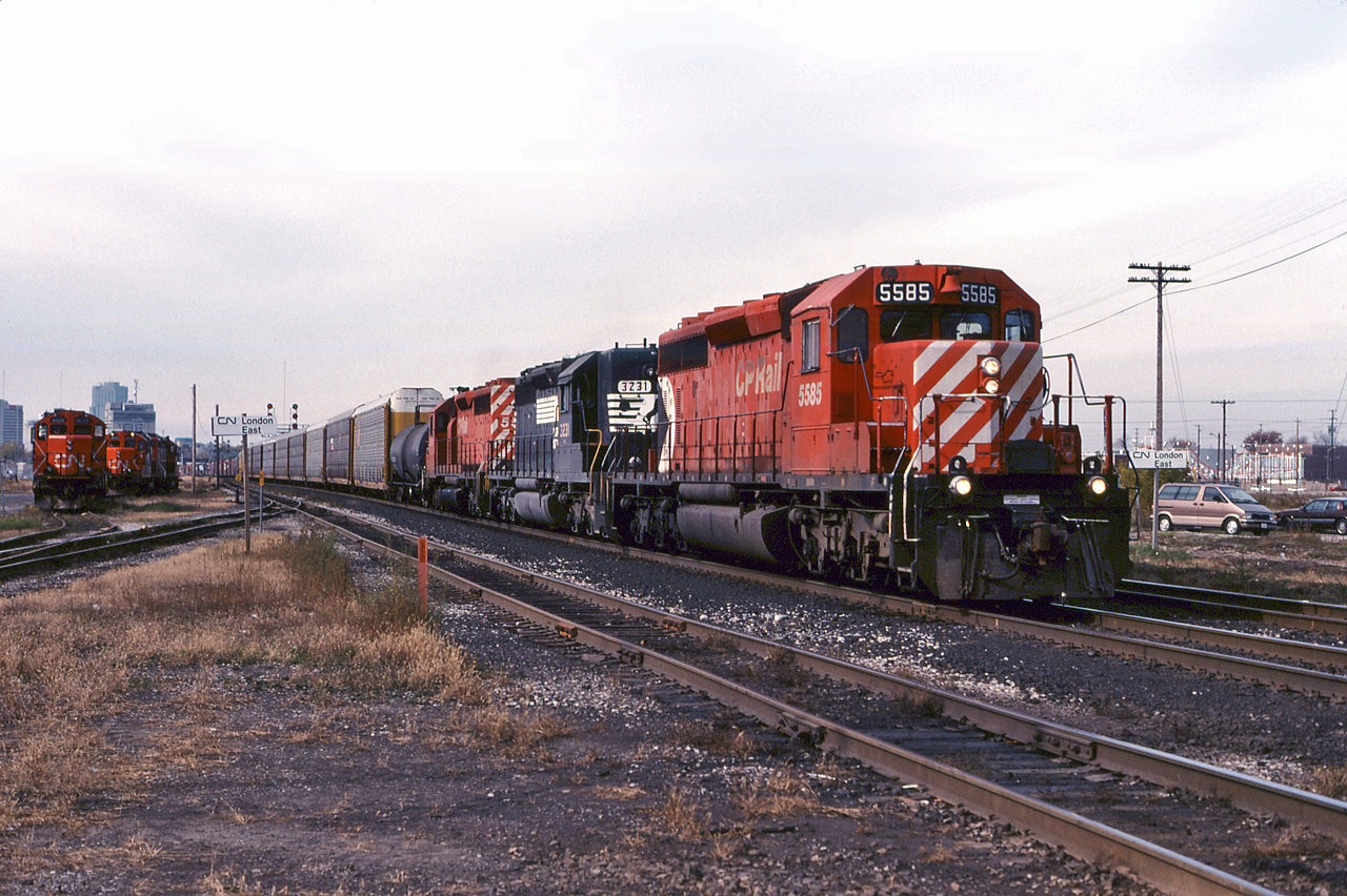 Railpictures.ca - John Eull Photo: NS 328 rolls past CN yard power at London East as their train ...