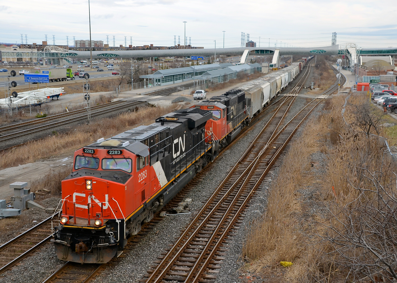 Railpictures.ca - Michael Berry Photo: CN 2283 & CN 5666 lead CN 369 west through Pickering ...