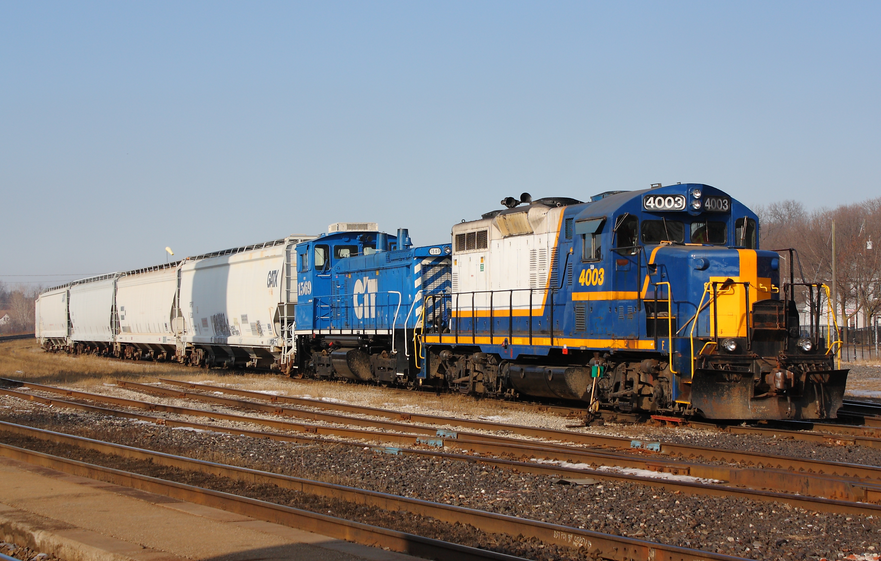 Railpictures.ca - Joseph Bishop Photo: SOR 496 is seen backing into the yard in Brantford after ...